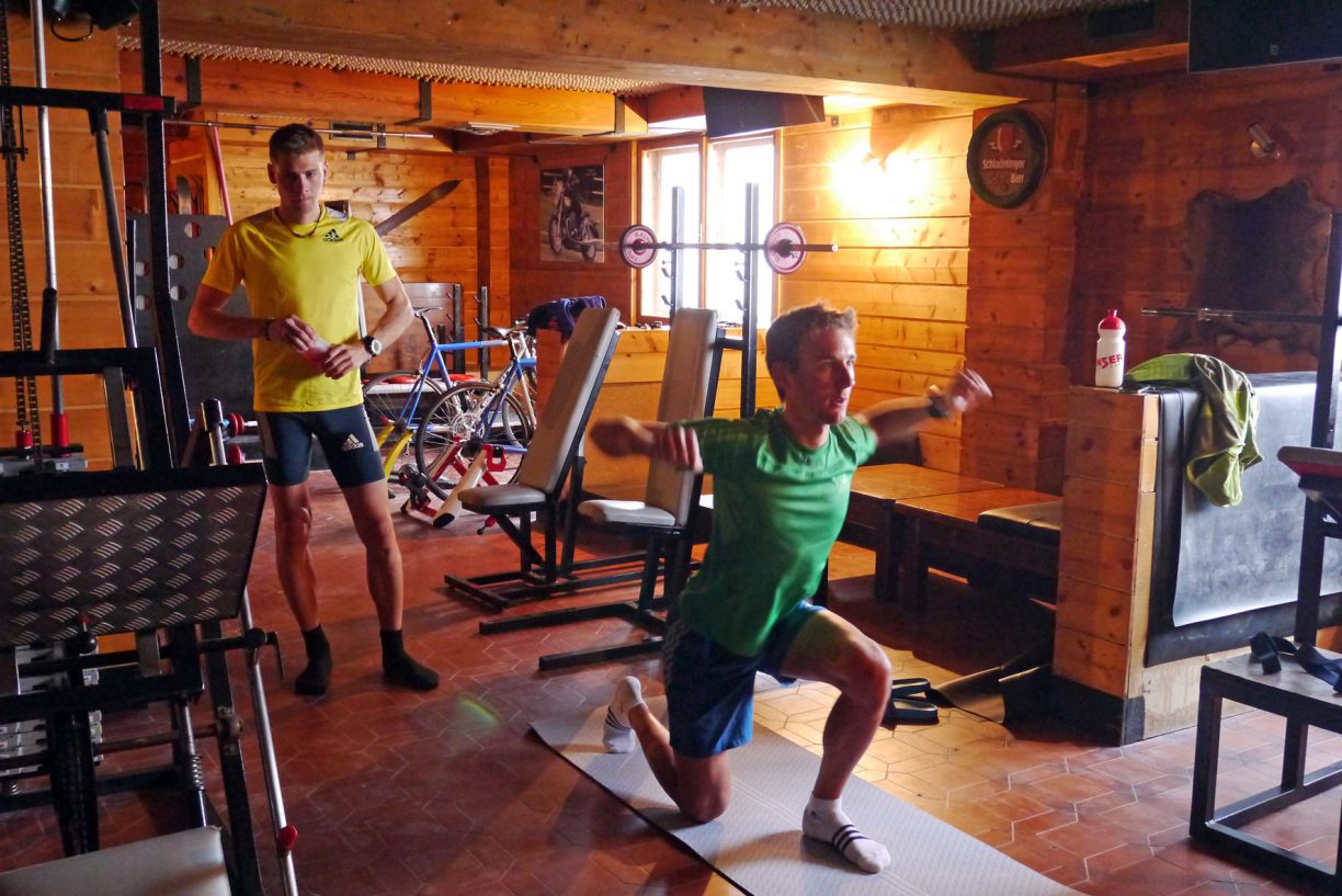 Trainingslager Stilfser Joch _ Weisskopf und Zugg beim Krafttraining ...